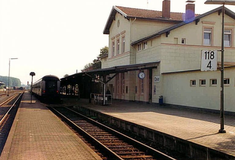 Elegantes Post Kleve Bahnhof Fotosnull
